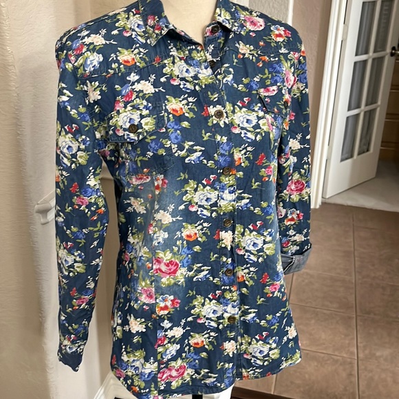 Runway Paris | Tops | Runway Paris Floral Denim Button Down Shirt ...